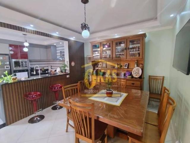 Sobrado com 2 dormitórios à venda, 217 m² por R$ 750.000,00 Vila Nova Urupês Suzano/SP