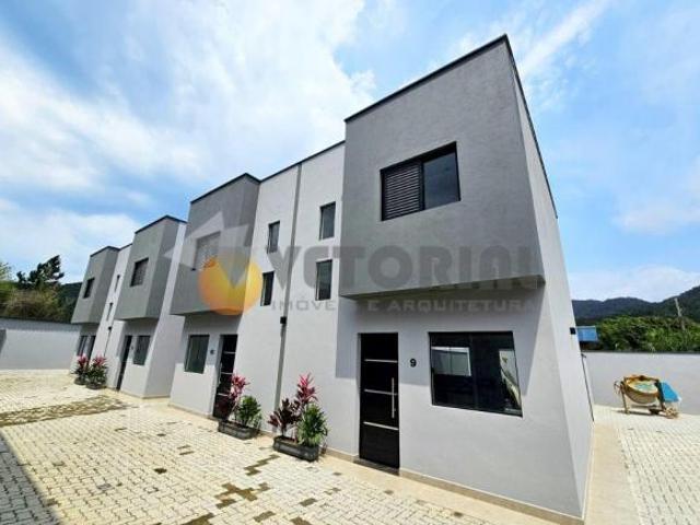 Sobrado com 2 dormitórios à venda, 75 m² por R$ 415.000,00 Jardim Capricórnio Caraguatatuba/SP