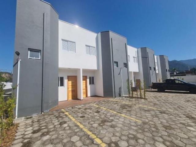 Sobrado com 2 dormitórios à venda, 84 m² por R$ 380.000,00 Rio do Ouro Caraguatatuba/SP