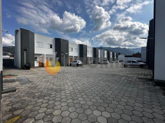 Sobrado com 2 dormitórios à venda, 84 m² por R$ 390.000 Rio do Ouro Caraguatatuba/SP