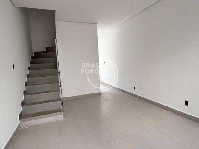 Sobrado com 2 dormitórios, quintal e excelente padrão de acabamento no Jardim Europa Zona Oeste de
