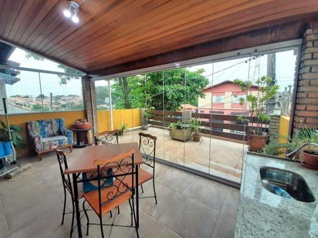 Sobrado com 2 dormitórios sendo uma suíte 2 vagas de garagem. FL64