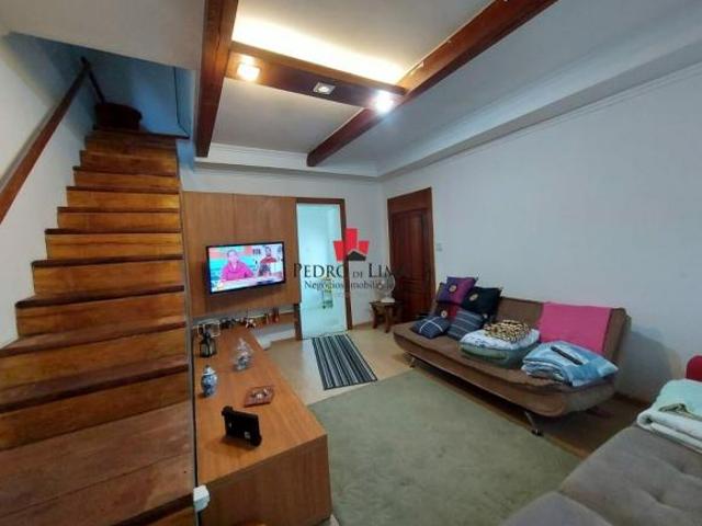 Sobrado com 2 dormitórios sendo 2 suítes, 2 vagas e 160 m². Bairro Vila Esperança Penha