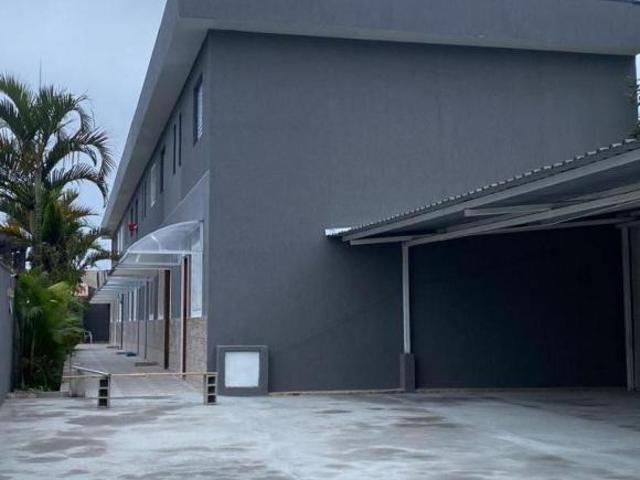 Sobrado com 2 Dormitórios, 1 Vaga e com 62M² em Parada XV de Novembro por R$.