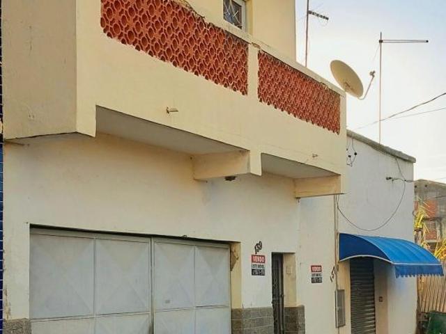 Sobrado com 2 pontos comerciais no Centro de Aparecida/SP –