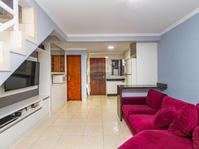 Sobrado com 2 quartos, 1 vaga, CIC Curitiba