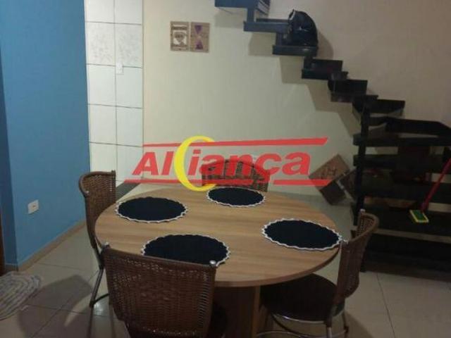 Sobrado com 2 quartos,2 banheiros, sala dois ambiente e ampla