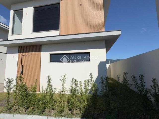 Sobrado com 2 quartos e 78m² para alugar em Areias de Palhocinha, Garopaba