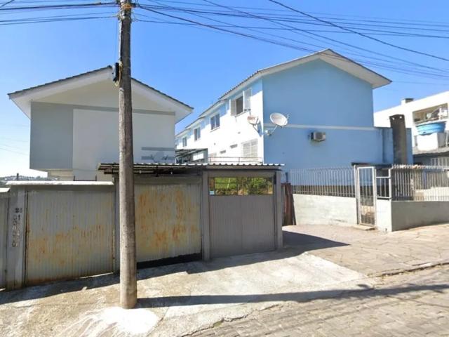 Sobrado com 2 Quartos e 1 banheiro à Venda, 55 m² por R$ 195.000