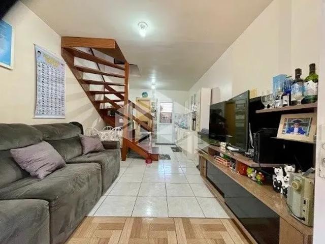 Sobrado com 2 Quartos e 1 banheiro à Venda, 78 m² por R$ 210.000