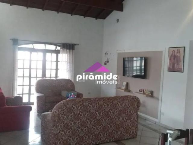Sobrado com 2 Quartos e 2 banheiros à Venda, 177 m² por R$ 500.000