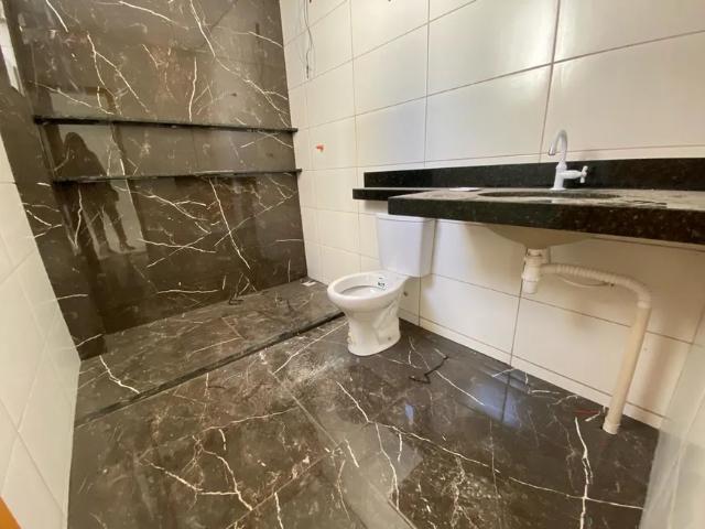 Sobrado com 2 Quartos e 2 banheiros à Venda, 110 m² por R$ 329.000