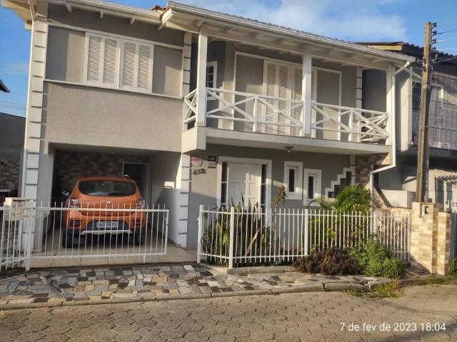 Sobrado com 2 Quartos e 2 banheiros à Venda, 75 m² por R$ 435.000