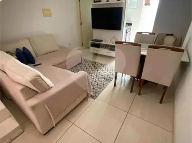 Sobrado com 2 Quartos e 2 banheiros à Venda, 70 m² por R$ 129.200