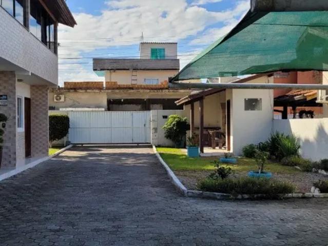 Sobrado com 2 Quartos e 2 banheiros à Venda, 70 m² por R$ 290.000