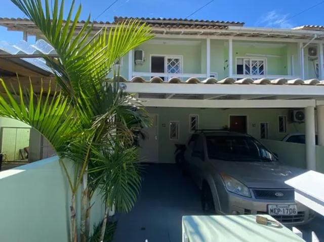 Sobrado com 2 Quartos e 2 banheiros à Venda, 81 m² por R$ 490.000