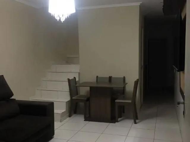 Sobrado com 2 Quartos e 3 banheiros à Venda, 75 m² por R$ 270.000