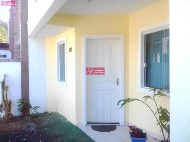 Sobrado com 2 Quartos e 3 banheiros à Venda, 70 m² por R$ 279.000