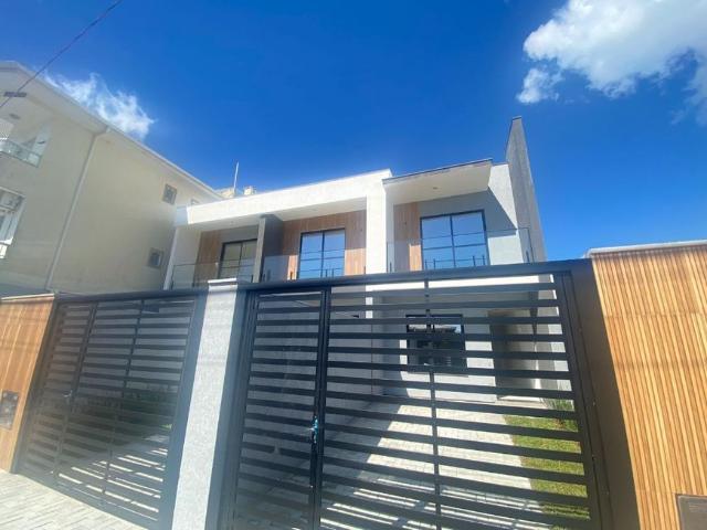 Sobrado com 2 Quartos e 3 banheiros à Venda, 87 m² por R$ 435.000