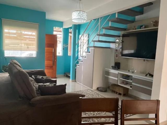 Sobrado com 2 Quartos e 3 banheiros à Venda, 96 m² por R$ 405.000