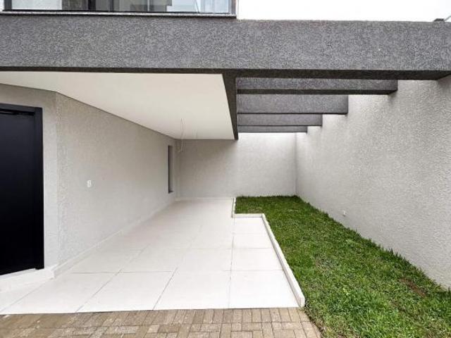 Sobrado com 2 quartos + suíte no Santa Felicidade