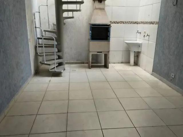 Sobrado com 2 Quartos para alugar, 180m² Chácara Seis de Outubro