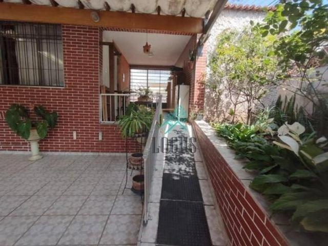 Sobrado com 2 residências bem distribuída com 335m², à venda por R$ 1.300.000 Jardim do Mar, SBC/S