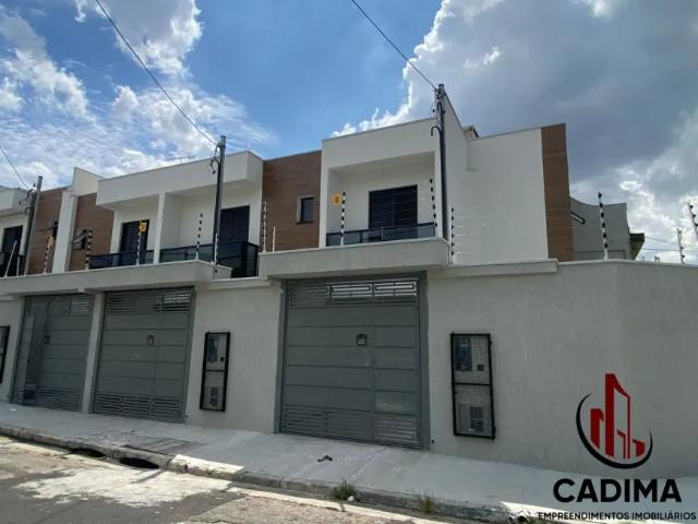 Sobrado com 2 suítes, Churrasqueira e 1 vaga no Jardim Pedro José Nunes!