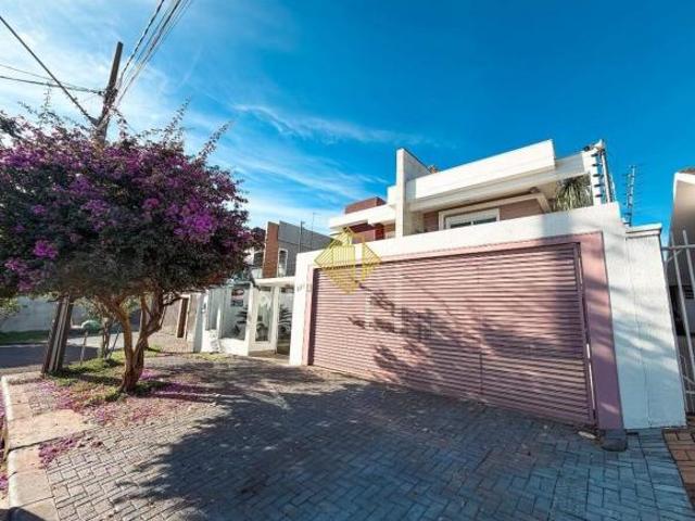 Sobrado com 2 suítes + 2 Demi suítes em 322,01m2 privativos, 4 vagas de garagem e piscina à Venda no