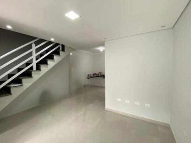 Sobrado com 2 suítes, 2 vagas e amplo espaço em Vila Curuçá, Santo André – Financia