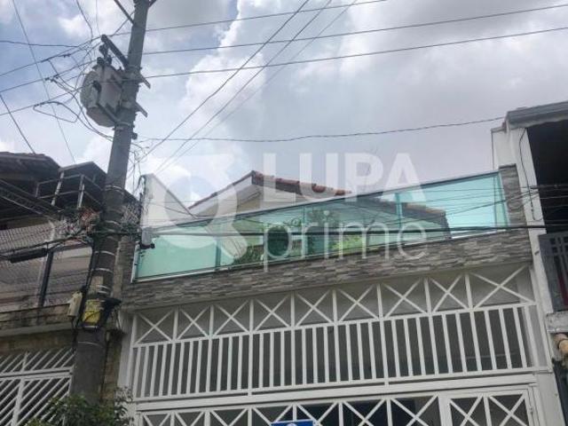 Sobrado com 2 suítes à venda na Água Fria!