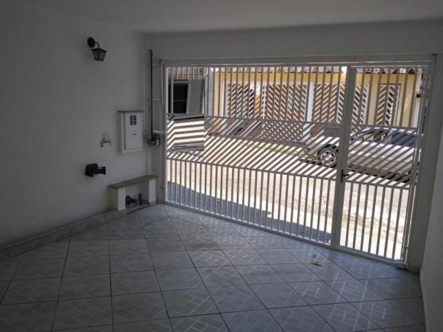 Sobrado com 2 suítes e lavabo em Vila Alto de Santo André