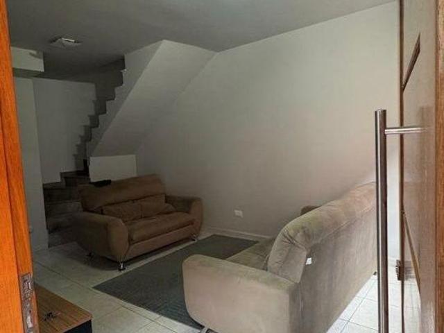Sobrado com 2 suites e 2 vagas em condomínio residencial