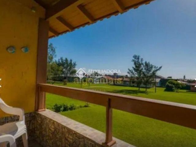 Sobrado com 2 suites em Xngrila