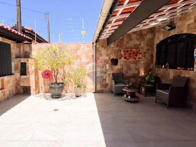 Sobrado com 2 suites, piscina a venda em Itanhaem SP