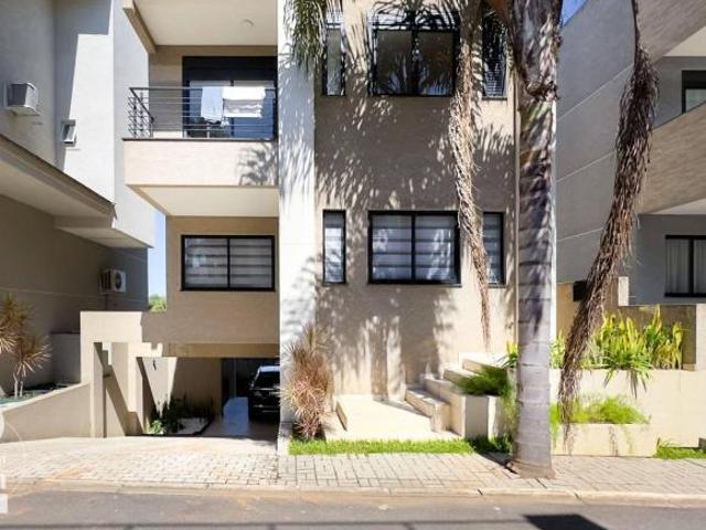 Sobrado com 316 m² 5 Quartos 4 Suítes, 1 Lareira, 1 Churrasqueira – 4 vagas, à venda por R$ 1.73