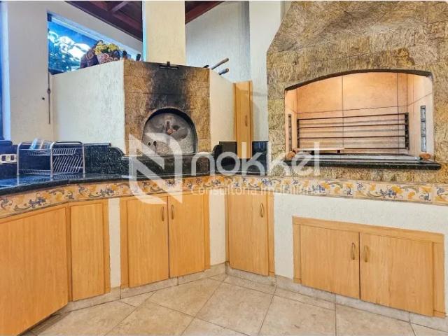 Sobrado com 353 m², 5 quartos sendo 2 suíte à venda no bairro Jardim Da Saúde