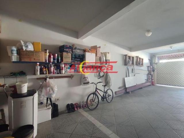 Sobrado com 3 casas e salão comercial à venda no Cidade Jardim Cumbica
