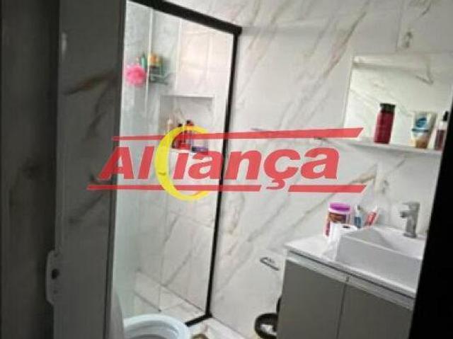 Sobrado com 3 casas e renda no Jardim Oliveira II em Guarulhos
