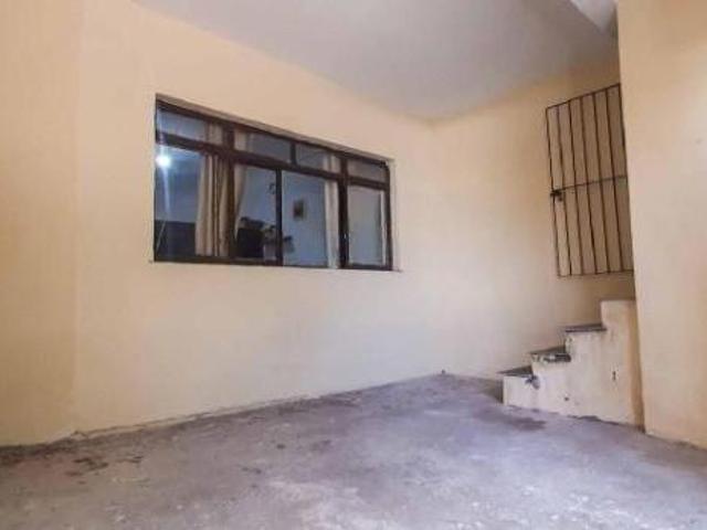 Sobrado com 3 casas independentes