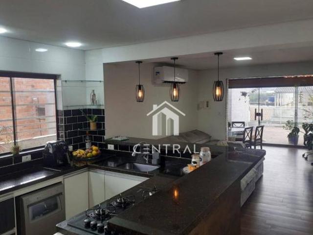 Sobrado com 3 casas independentes
