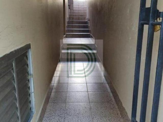 Sobrado com 3 casas, 1 garagem que pode ser loja