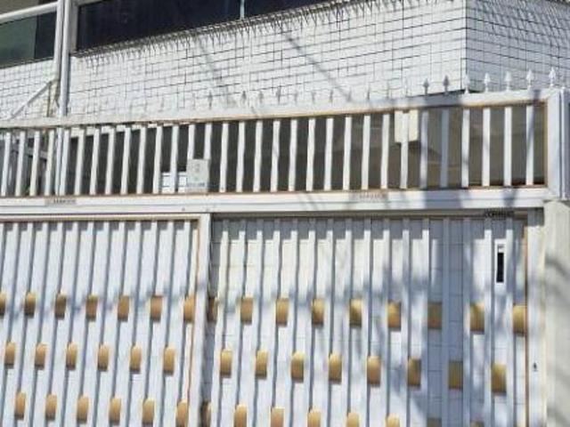 Sobrado com 3 domitórios na Aviação em Praia Grande SP
