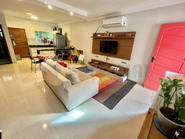 Sobrado com 3 dorm. 100 m² por R$ 650.000,00 Massaguaçu Caraguatatuba/SP
