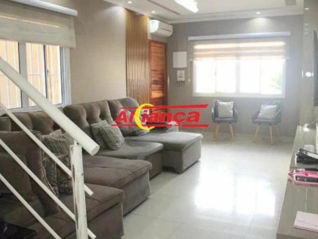 Sobrado com 3 dorm e 3 suites com 3 vagas de auto. 132m²