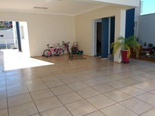 Sobrado com 3 dorm, sendo 1 suíte no Bairro Colônia em Jundiaí SP