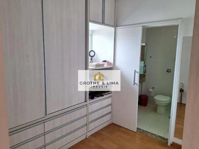 Sobrado com 3 dormitórios à venda, 263 m² por R$