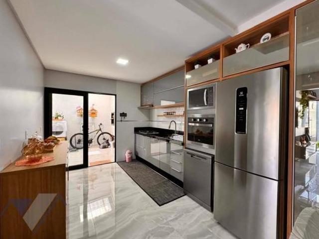 Sobrado com 3 dormitórios à venda, 109 m² por R$ 620.000,00 Santa Felicidade Cascavel/PR