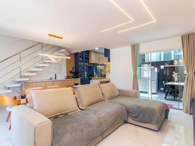 Sobrado com 3 dormitórios à venda, 103 m² por R$ 1.000.000,00 Uberaba Curitiba/PR