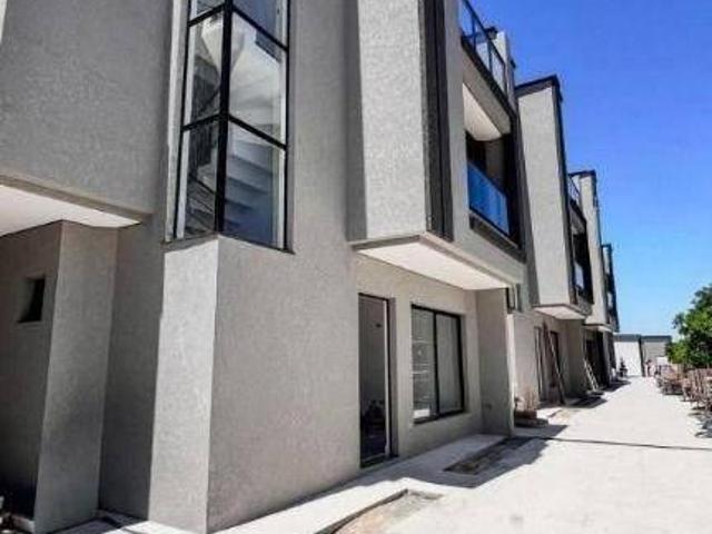 Sobrado com 3 dormitórios à venda, 127 m² por R$ 898.000,00 Capão Raso Curitiba/PR